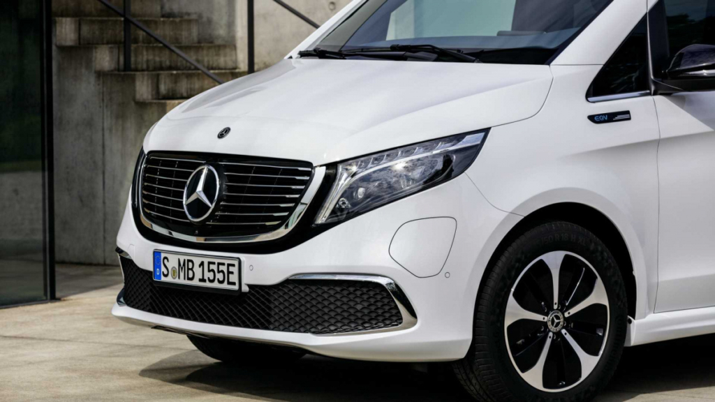 Новый электромобиль Mercedes EQV: восемь мест и 400 км